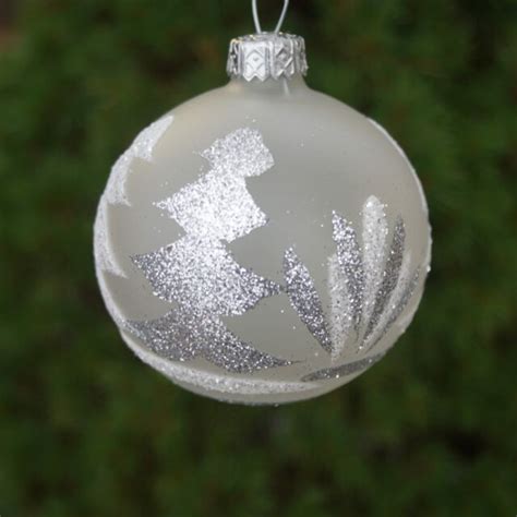 Julekugle 8 Cm Klar Glas Dekoreret Med Sne Ornament Fuchsiahaven