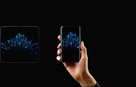 Free Photo OPPO Launches Its First Foldable Flagship Smartphone