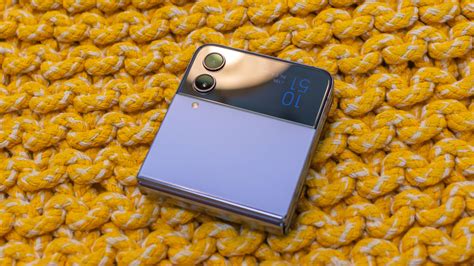 Samsung Galaxy Z Flip Review Its Flip To Be Square Expert Reviews