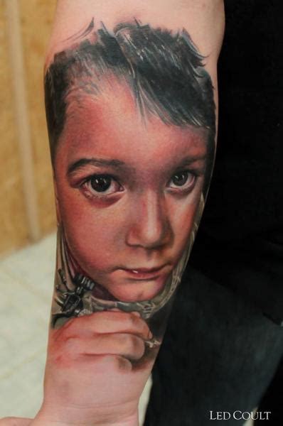 Tatouage Bras Portrait Réaliste par Led Coult