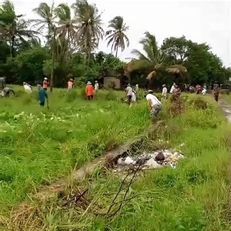 Sambut Bulan Suci Ramadhan Warga Desa Weru Sukaresmi Bersihkan