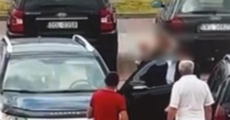 Zostawiła dziecko w rozgrzanym aucie poszła kupić spodnie FILM RMF 24