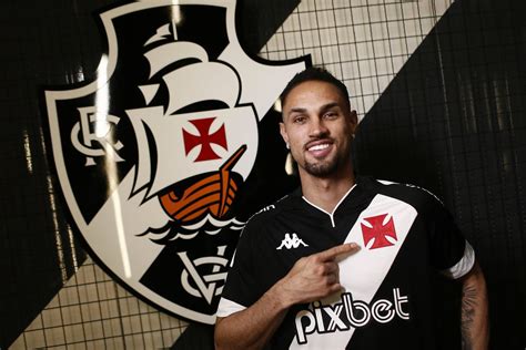 A Gazeta Vasco confirma a contratação do atacante Serginho