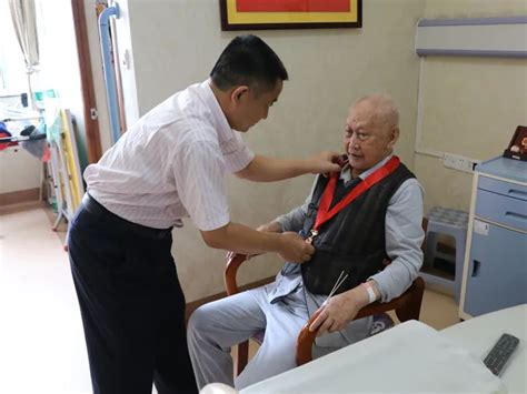 永远跟党走 漳州中院举行光荣在党50年纪念章颁发仪式 澎湃号政务 澎湃新闻 The Paper