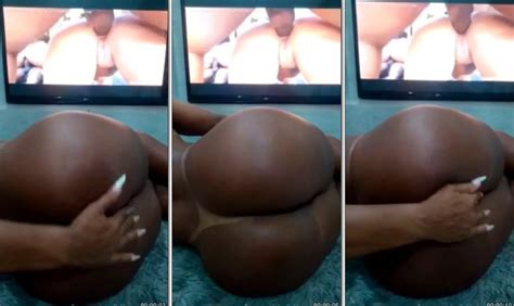 A celebridade do OnlyFans Vanessa Rodrigues é flagrada se masturbando