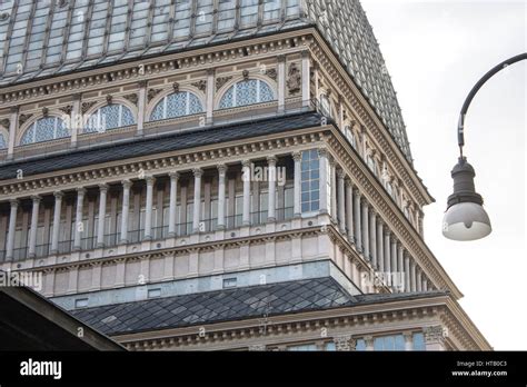 La Mole Antonelliana un gran edificio emblemático de Turín Ahora