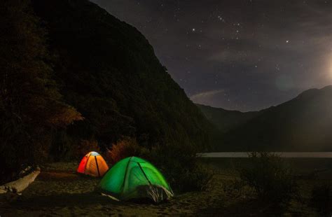 Qué llevar a un campamento Lista esencial para acampar en Argentina