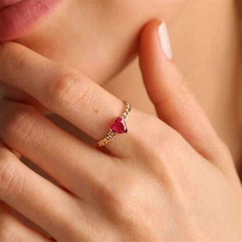 Sevgiliye Özel Altın Tektaş Yüzük Ruby SembolGold