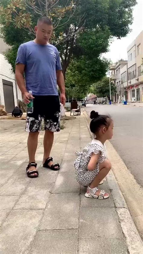 这老爸太坏了小女孩以为自己尿尿了居然这种表情 高清1080P在线观看平台 腾讯视频