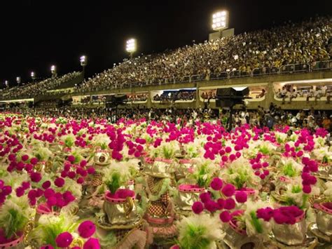 Carnaval deve movimentar R 9 bilhões no setor de turismo aponta CNC