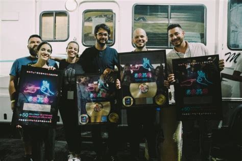 Residente Recibe Disco De Oro Por Las Ventas De Su M S Reciente