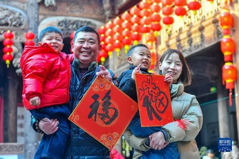 Chinesen freuen sich überall auf das Frühlingsfest China org cn