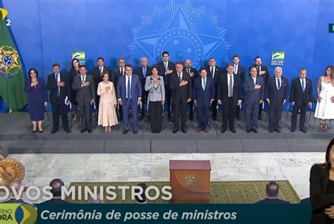 Bolsonaro participa de cerimônia de apresentação de nove novos