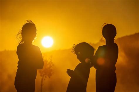 7 formas de cuidar a los niños del calor Cajas de Chile