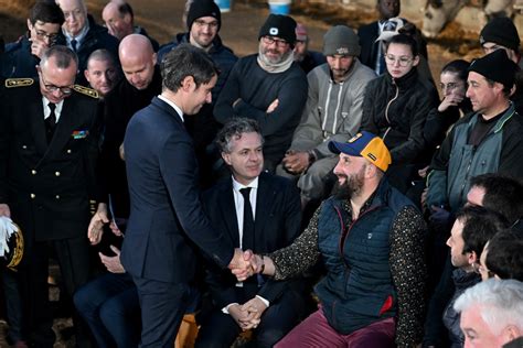 Gobierno francés cede para intentar desactivar protestas de los