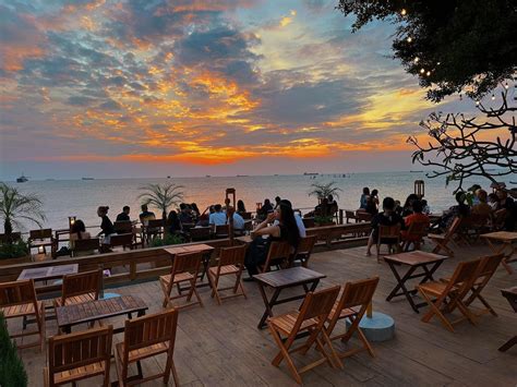 Ngắm trọn hoàng hôn Vũng Tàu tuyệt đẹp tại quán cafe sát bên bờ biển