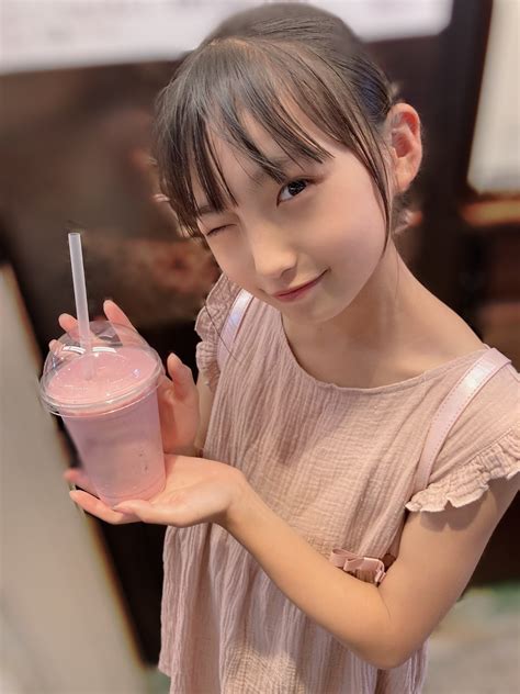 響野ユリアYuria Hibino on Twitter ごきげんよう この前豆乳スムージー飲んだよ 安定のいちご https