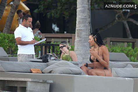 Liz Cambage Sexy Shows Off Her Amazing Body In A Hot Black Bikini While Vacationing In Tulum