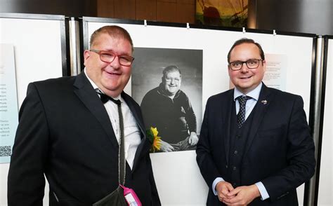 Inklusion Berührende Texte und Fotos zum Thema Behinderung im Rathaus