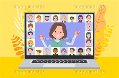 オンラインでプレゼンテーションしているチュニック中年女性のセットのイラスト素材 160680777 イメージマート