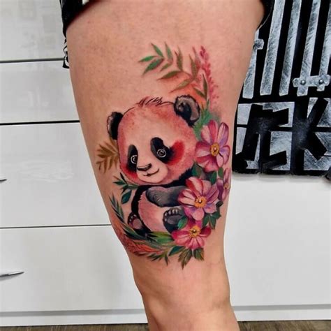 Tatuaż mała panda Autor Lucky Tattoo dziarownia pl