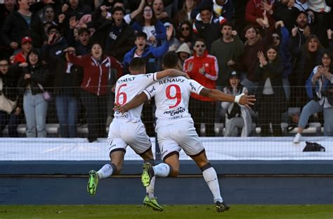 Luis Suárez marcó en triunfo de Nacional sobre Peñarol en el Clásico