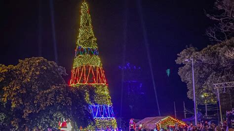 Nacimiento Realizan encendido de árbol gigante de navidad en Fuerte