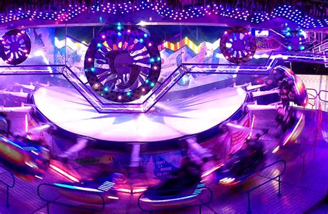 Les manèges à sensations fortes La fête foraine de Noël en intérieur
