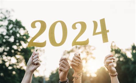 Mensajes y Frases para Celebrar el Año Nuevo con Amigos Familiares y