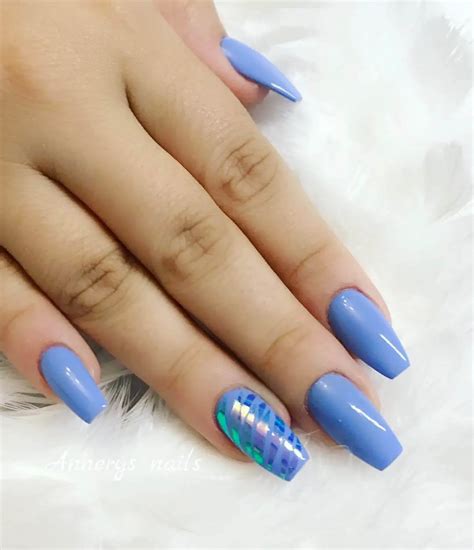 22 Ideas de uñas azules hermosas para lucir una manicura divertida