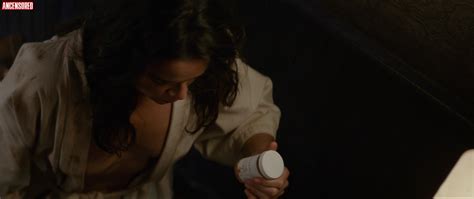 Michelle Rodriguez Nua em A Missão