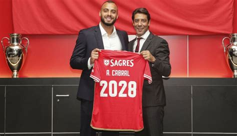 Benfica anuncia dois reforços numa hora Custaram 30 milhões de euros