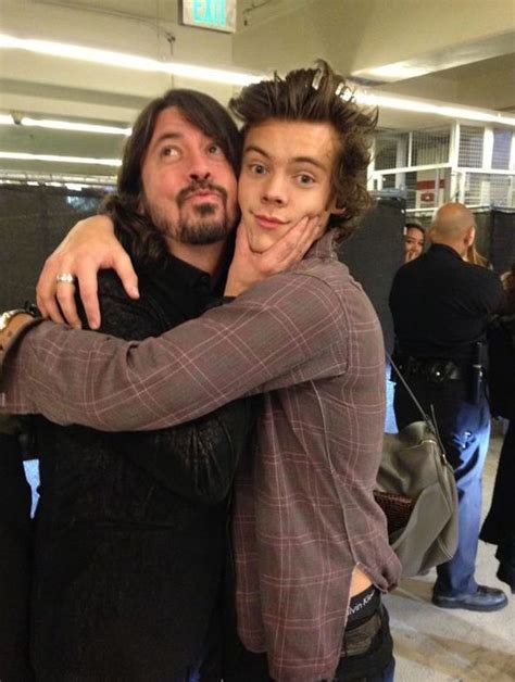 Harry With Dave Grohl In 2013 Dave Grohl Harry Styles Harry Styles