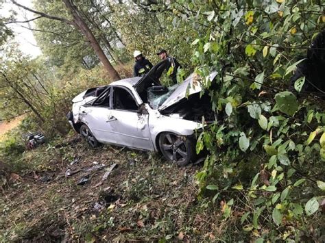 Śmiertelny wypadek na DK74 w okolicy miejscowości Rusiec Auto uderzyło