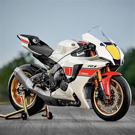 Yamaha R1 World GP 60th Anniversary INMOTION