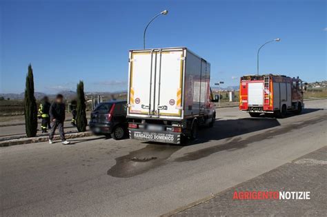 Incidente Tra Camion E Auto Nella Zona Asi Un Ferito