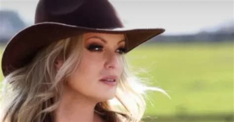 Quem é Stormy Daniels a atriz pornô que teria se relacionado