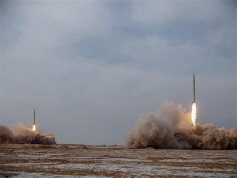 L Iran Teste Des Missiles Balistiques Anti Navires Lors De Son