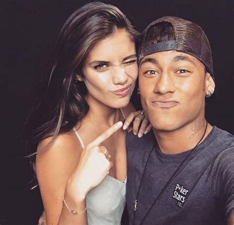 Após boatos de affair Neymar modelo portuguesa se pronuncia