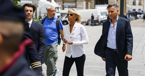 Ecco perché Maria De Filippi si è vestita di bianco ai funerali di
