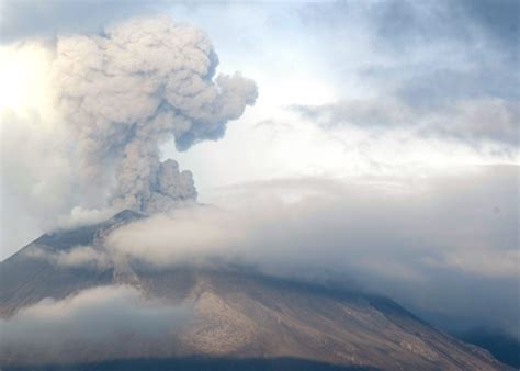 Popocatépetl exhala 8 veces en 24 horas alcanza mil 417 minutos de