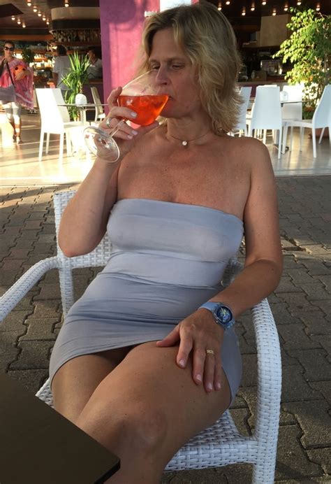 Mature For Braless Cleavage Woman Xxx Porn