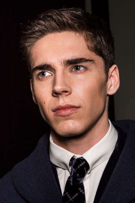 Coiffure pour homme sur le côté printemps été 2017 Ces coupes de