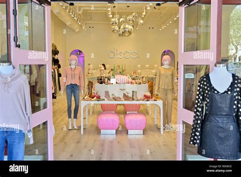 Venta Tienda De Ropa Y Accesorios En Stock