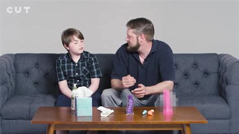El polèmic vídeo de pares que ensenyen als seus fills a masturbar se