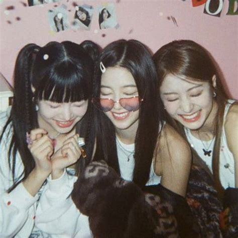Hong Eunchae Nakamura Kazuha Huh Yunjin Le Sserafim Lesserafim Girl
