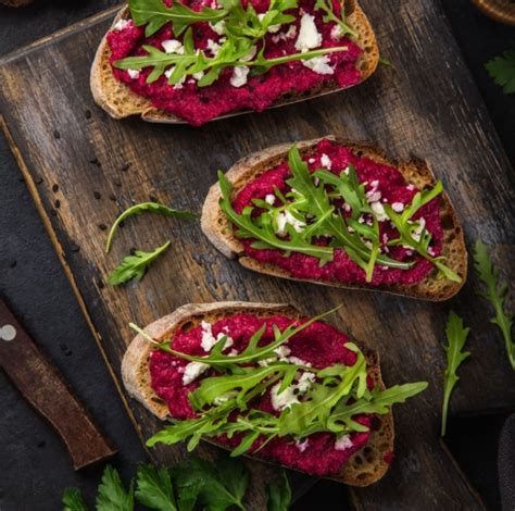 Kanapki z hummusem z buraka EN Perla Pełna Dobra hummus peppers