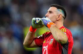 Con un heroico Dibu Martínez la seleccion Argentina se mete en
