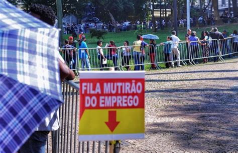 Desemprego no Brasil bate recorde e atinge 14 milhões de pessoas Cruz