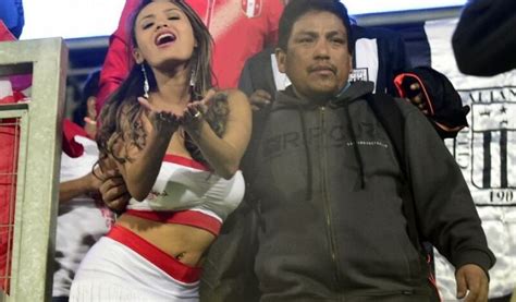 Estas son las aficionadas más bellas de la fase de grupos de Copa